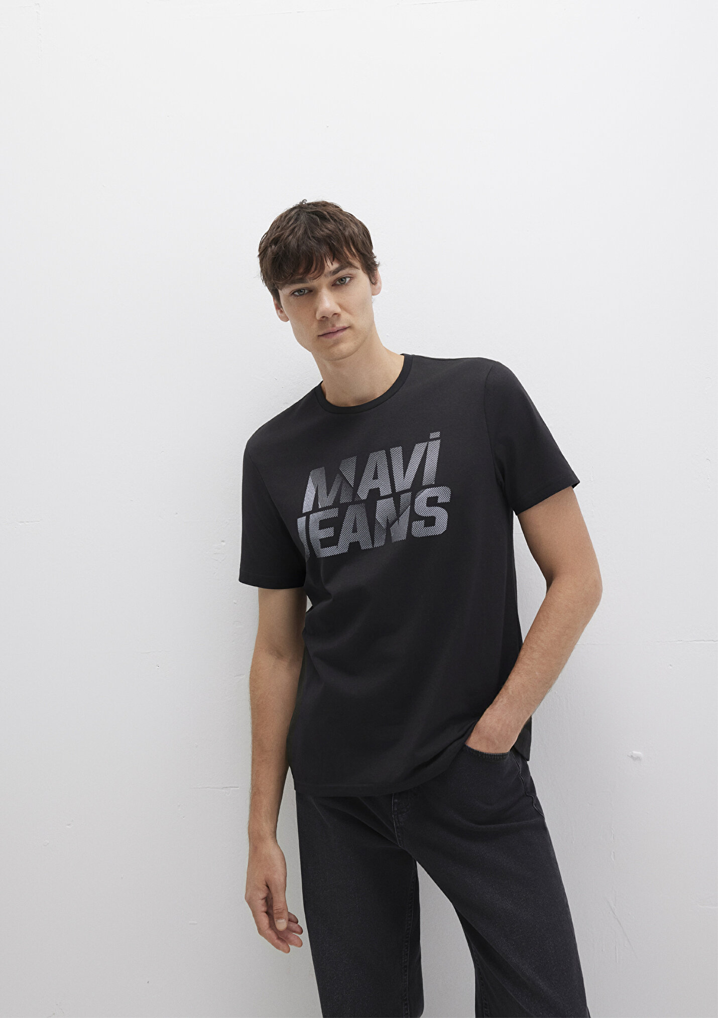 Erkek Mavi Logo Baskılı Siyah Tişört