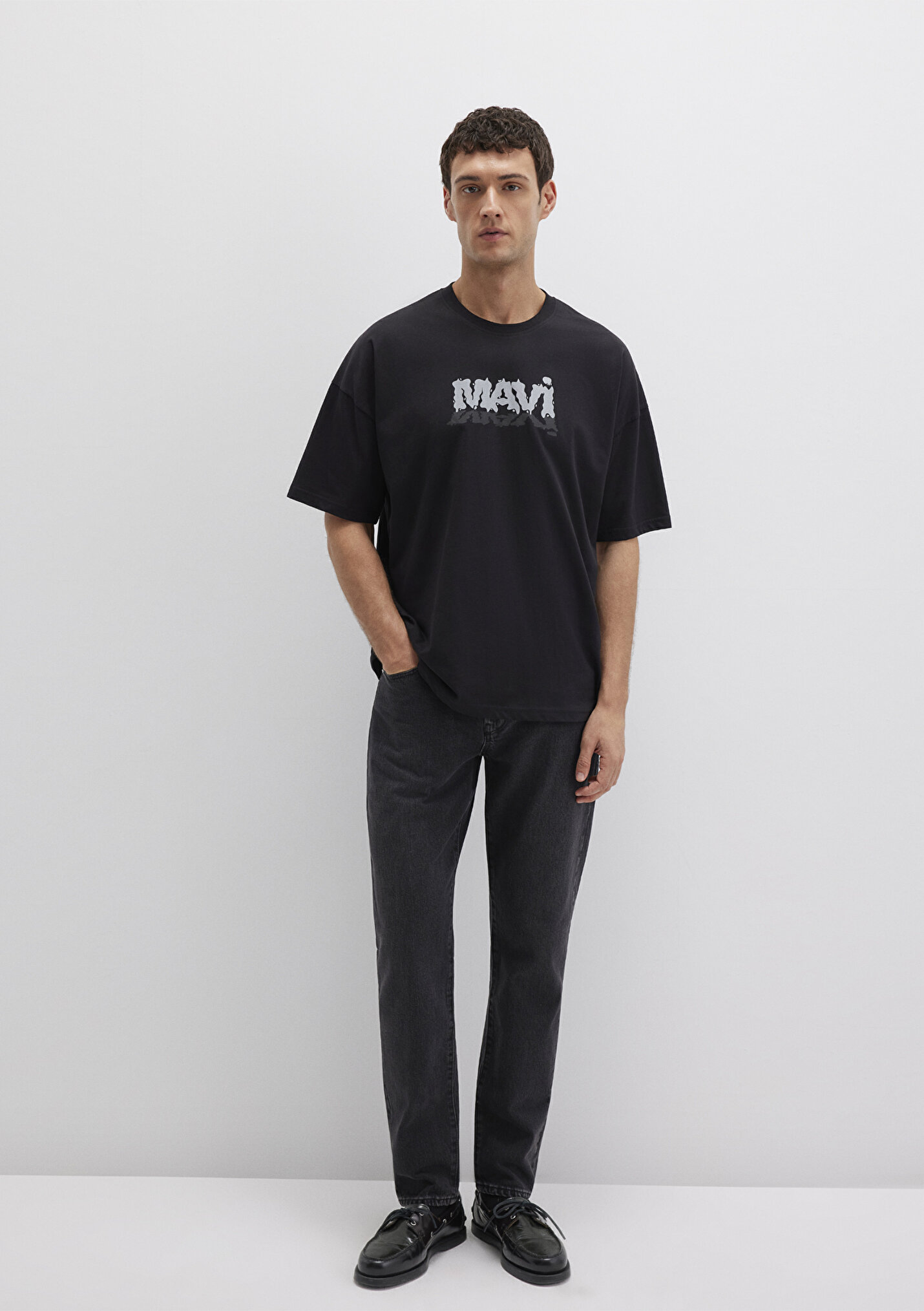 Erkek Mavi Logo Baskılı Siyah Tişört