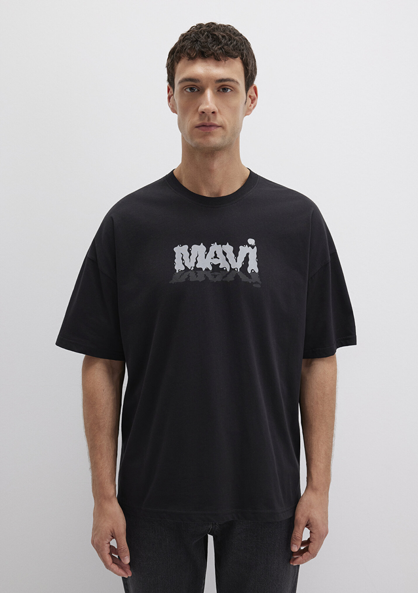 Erkek Mavi Logo Baskılı Siyah Tişört