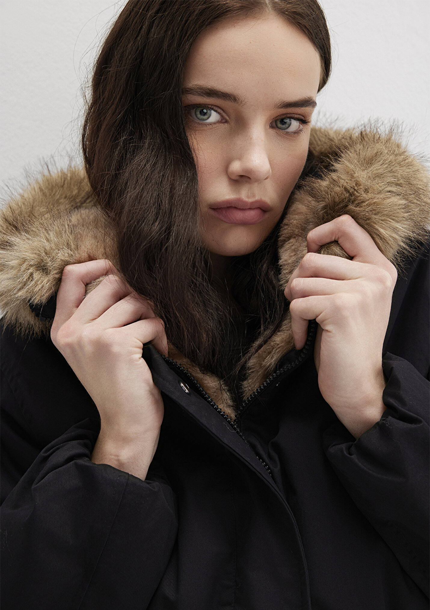 Outlet Kadın Suni Kürk Detaylı Siyah Parka