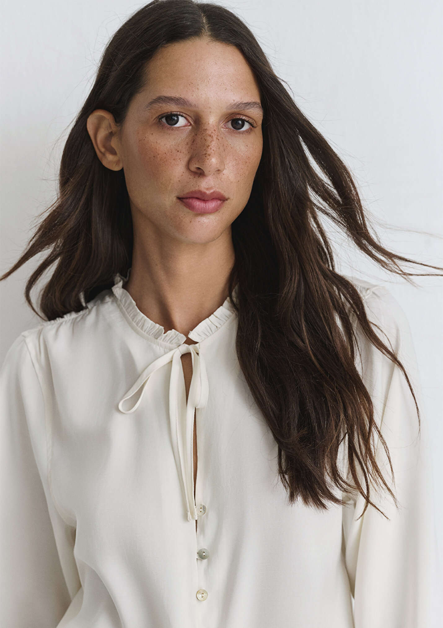 Outlet Kadın Ekru (TENCEL™) Modal Karışımlı Gömlek