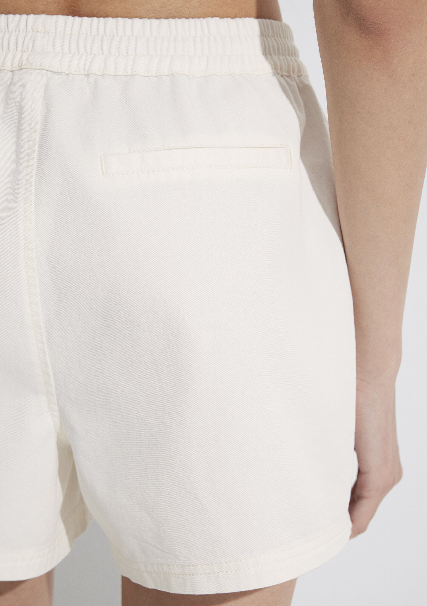 Outlet Kadın Ekru Basic Şort
