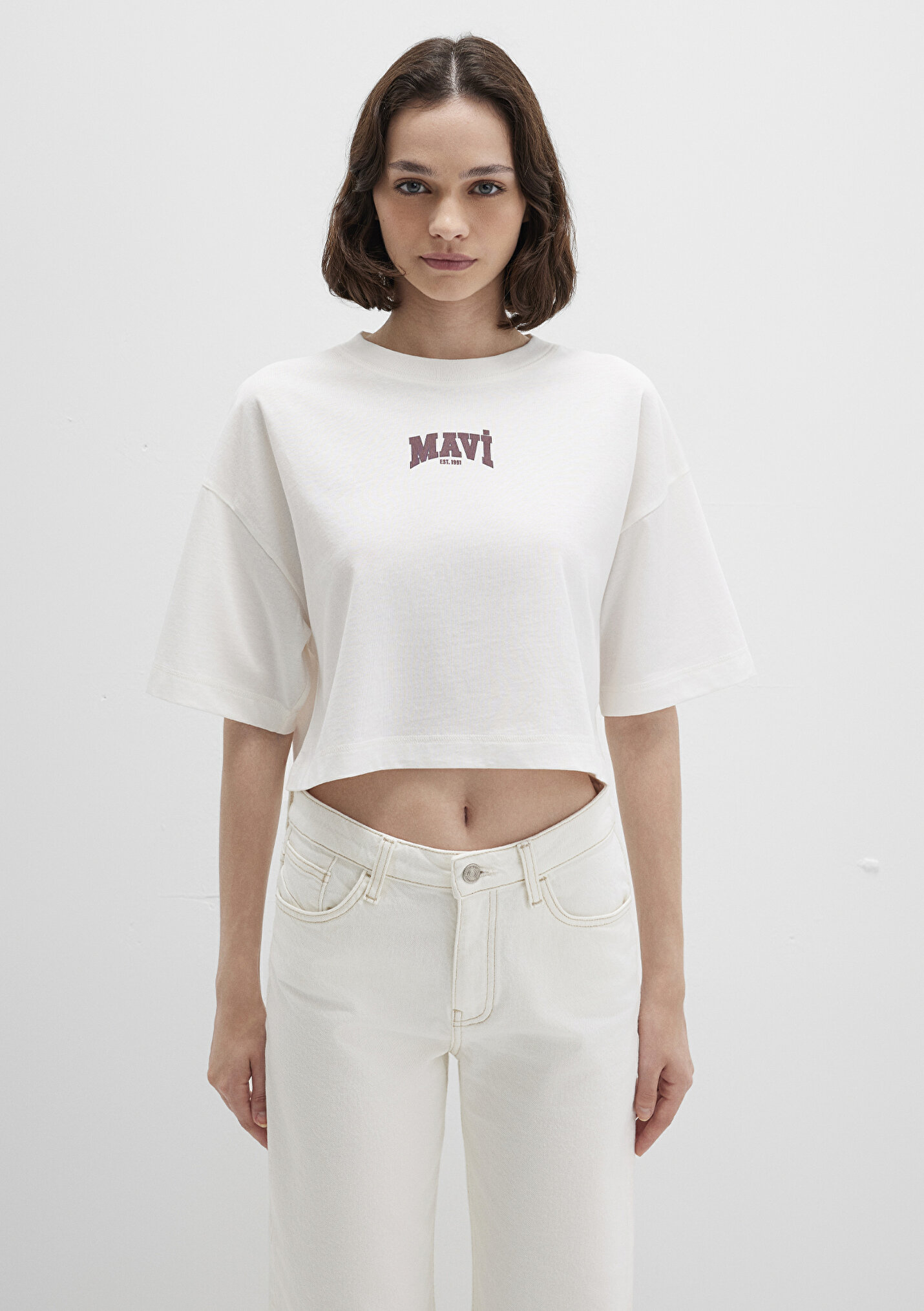 Kadın Mavi Logo Baskılı Ekru Crop Tişört