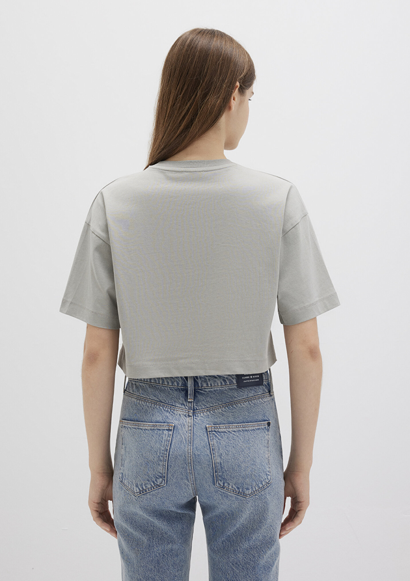 Kadın Mavi Logo Baskılı Gri Crop Tişört