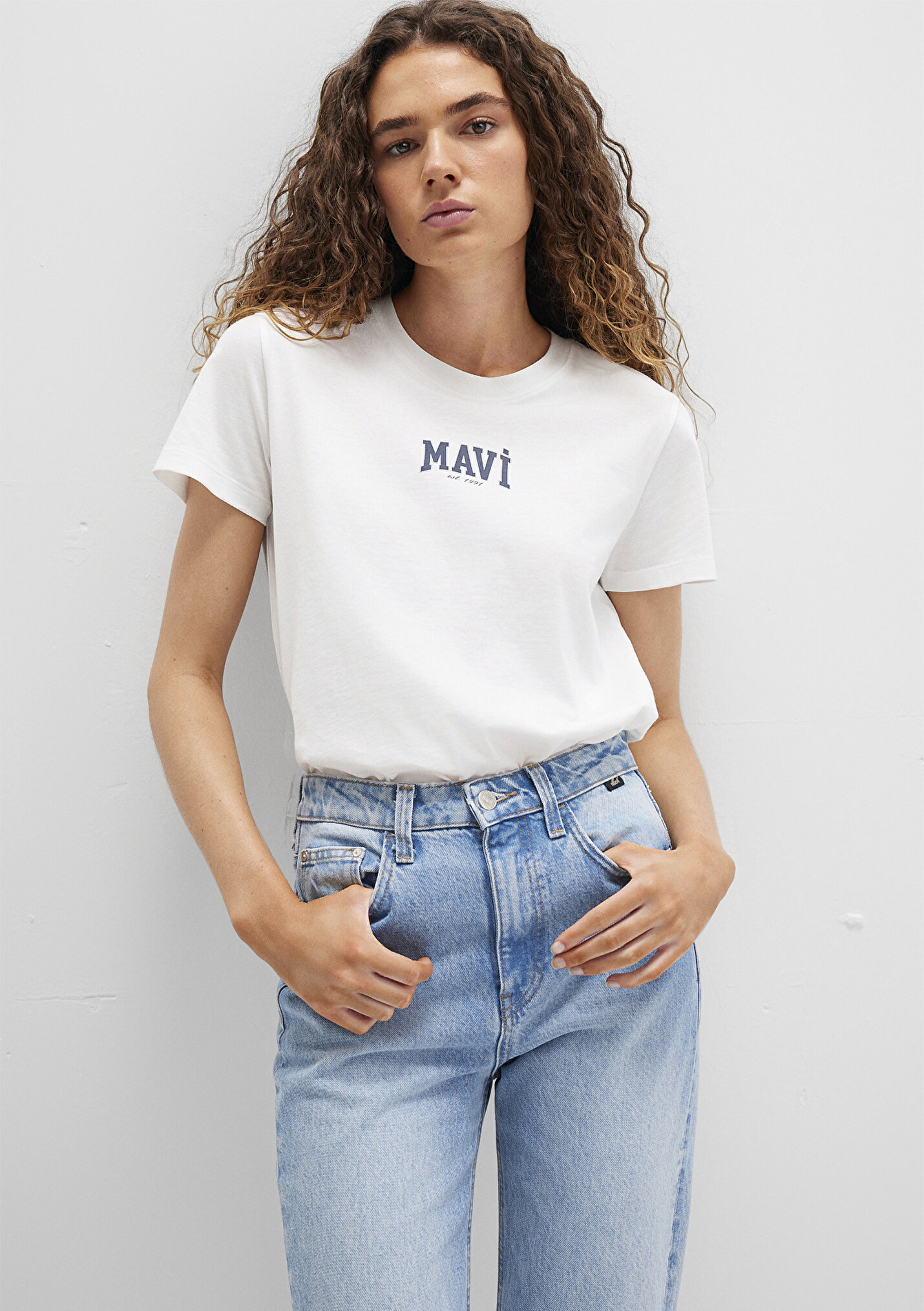 Kadın Mavi Logo Baskılı Ekru Tişört