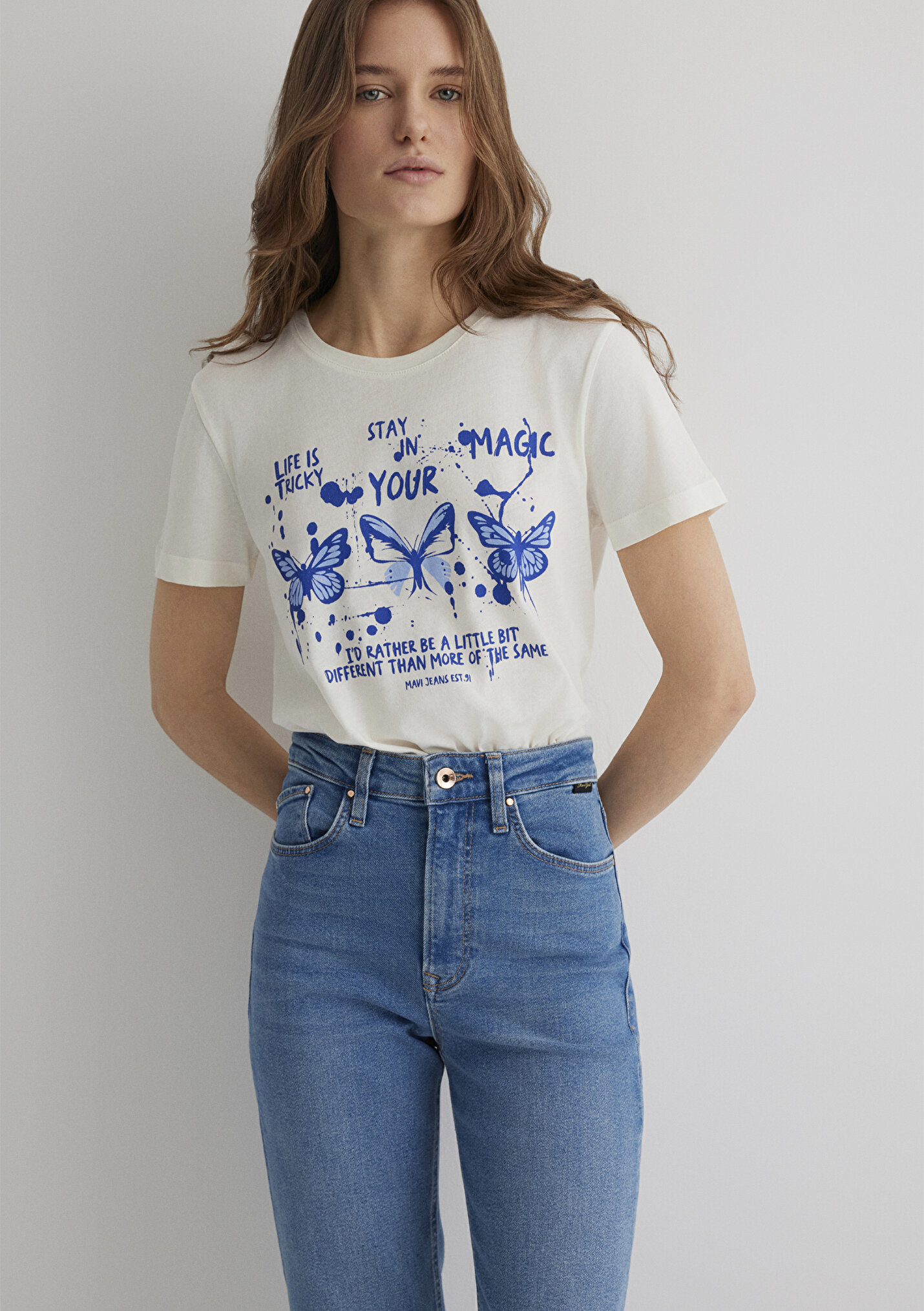 Kadın Kelebek Baskılı Ekru Tişört