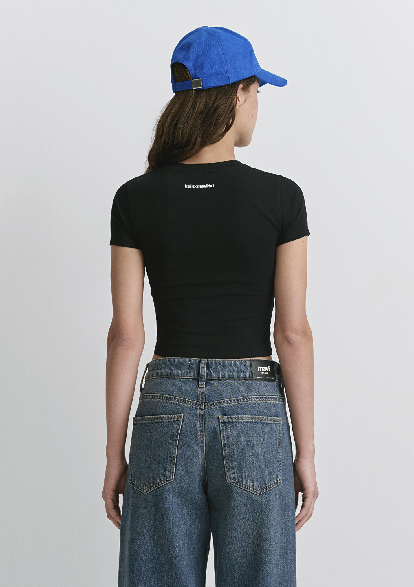 Outlet Kadın Master of Nothing Baskılı Siyah Crop Tişört