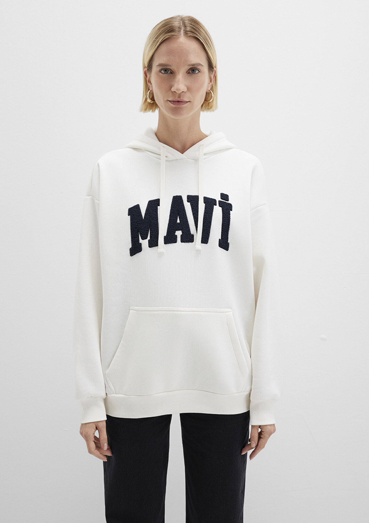 Kadın Mavi Logo Patchli Beyaz Sweatshirt